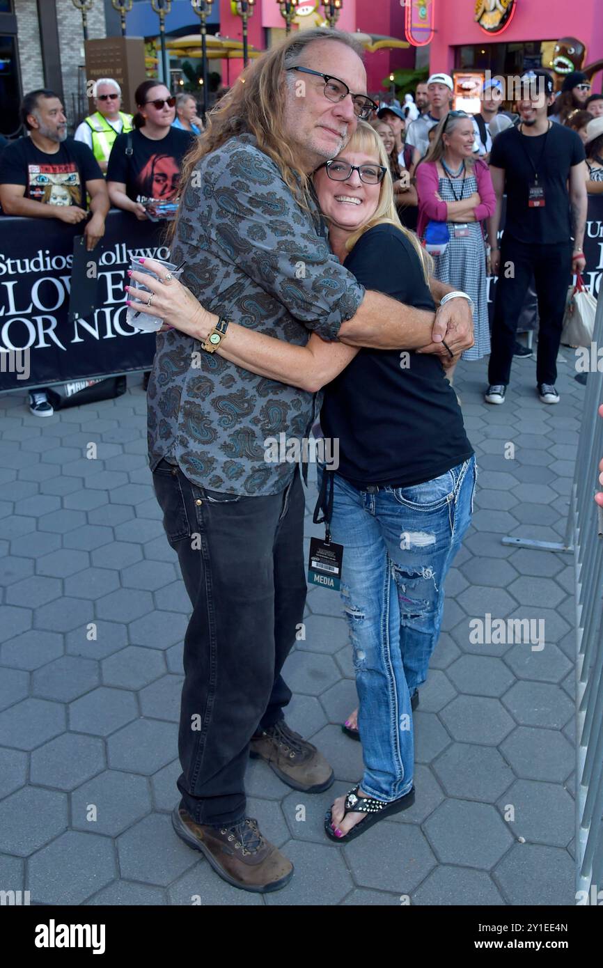 Gregory Nicotero und Cindy Robichaud bei der Eröffnung der Halloween ...