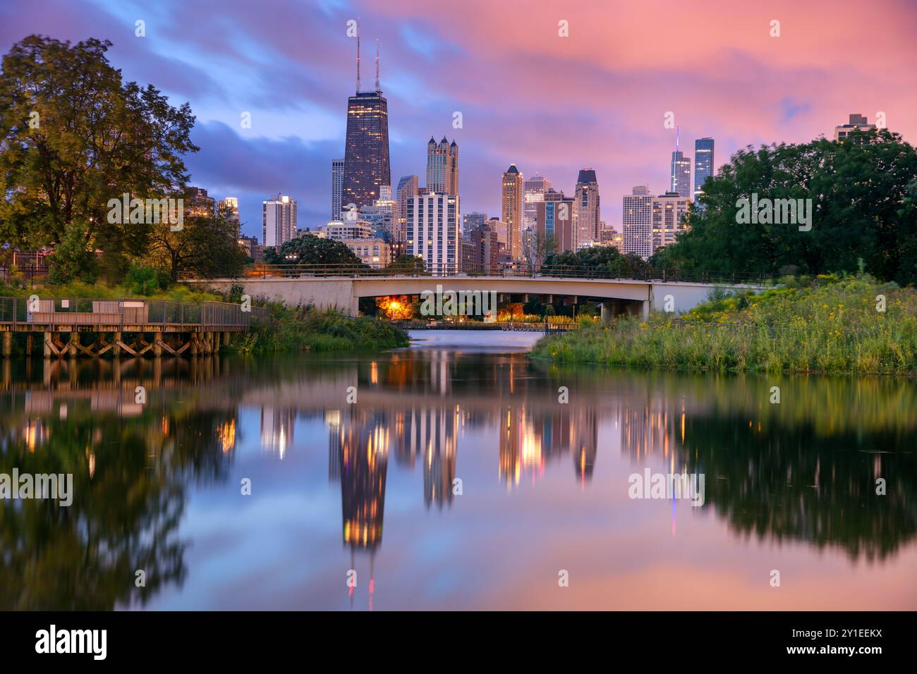 Chicago, Illinois, USA. Cityscape image of Chicago skyline at beautiful ...
