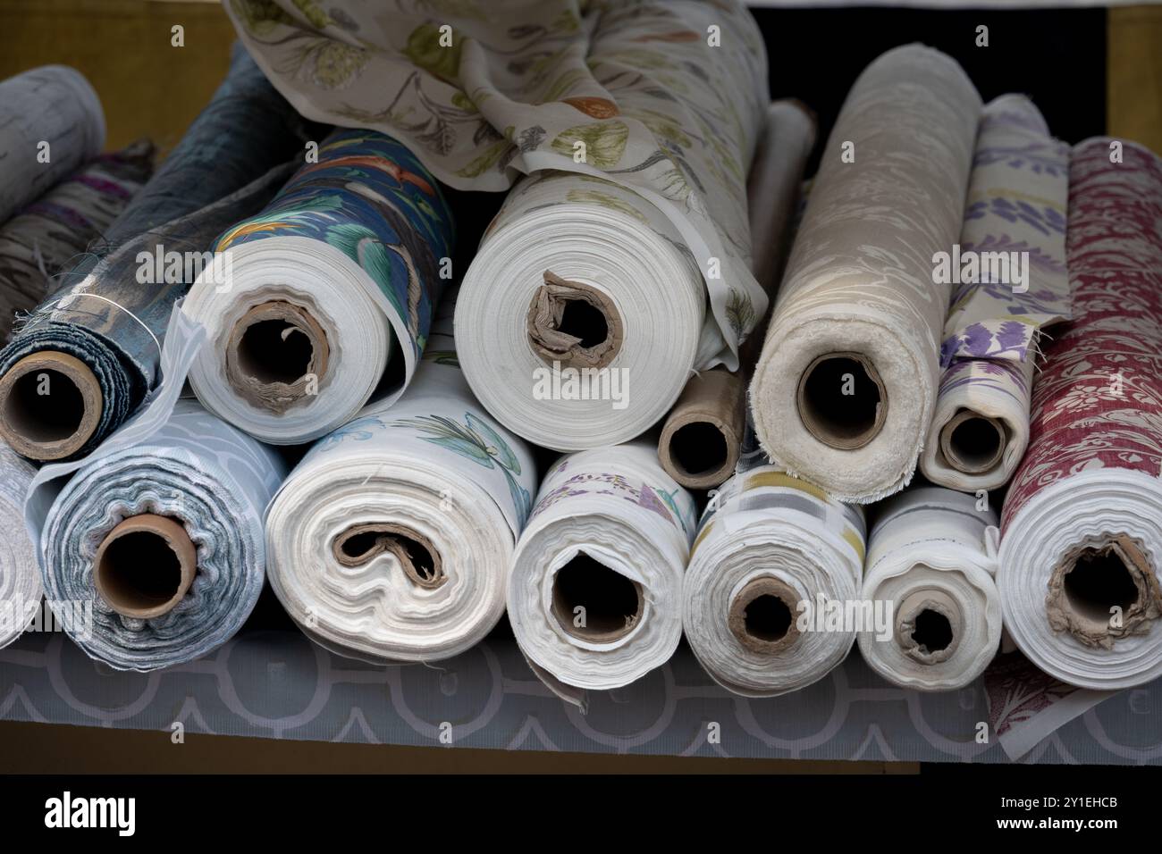 Fabric stall hi-res stock photography and images - Alamy