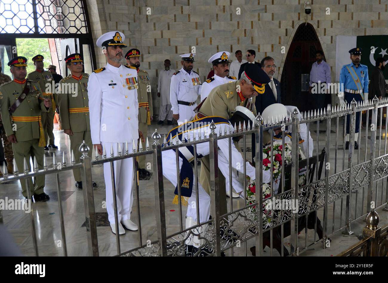 Corps Commander Karachi, Lieutenant General Babar Iftikhar paying ...