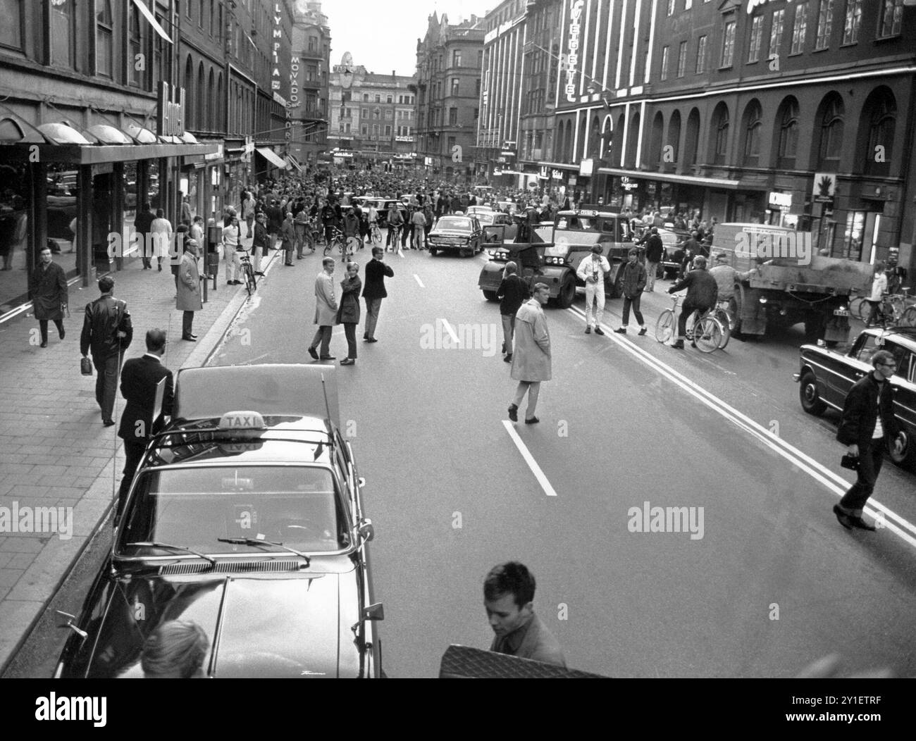 SEPTEMBER 1967 The night Sweden changed from left-side traffic to right ...