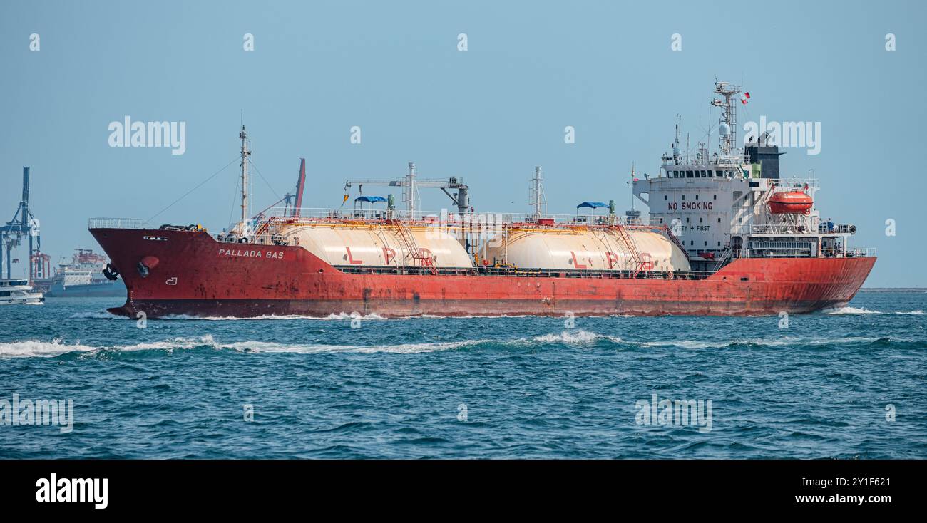 09 July 2024, Istanbul, Turkey: A gas tanker navigating the Bosphorus ...