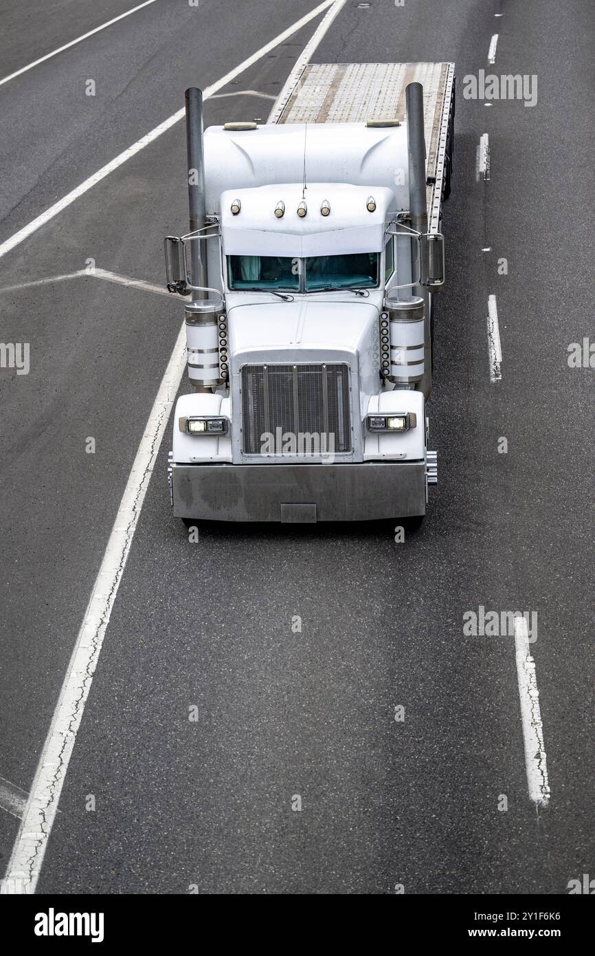 White long haul industrial standard big rig semi truck tractor with ...