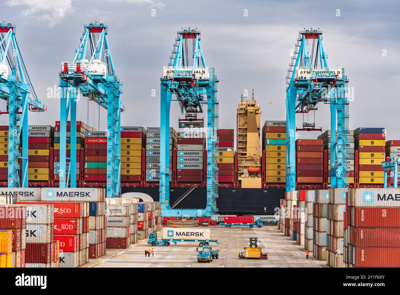 Apm terminals container ship port at algeciras hi-res stock photography ...
