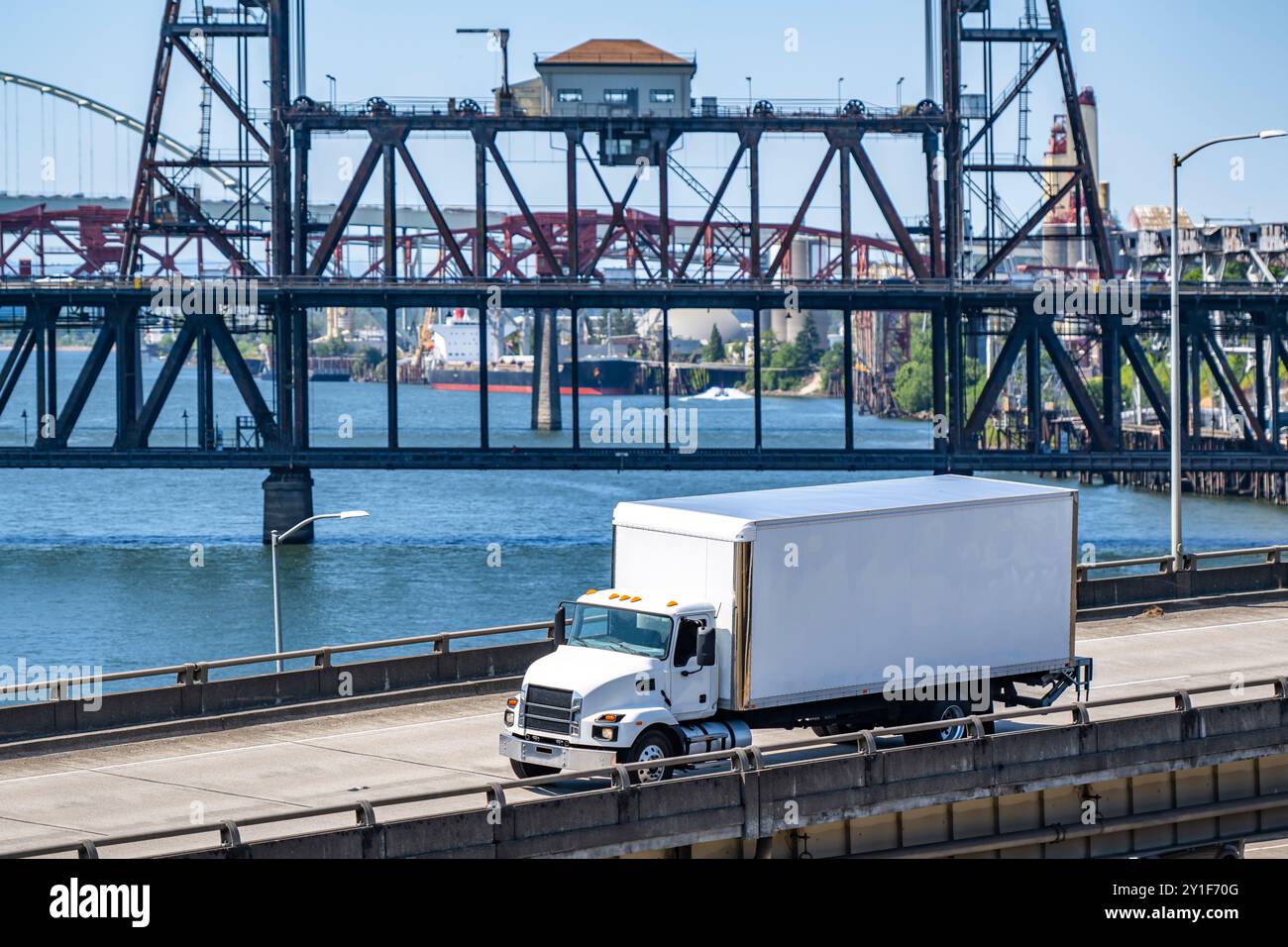 Middle duty compact bonnet day cab rig semi truck with box trailer ...