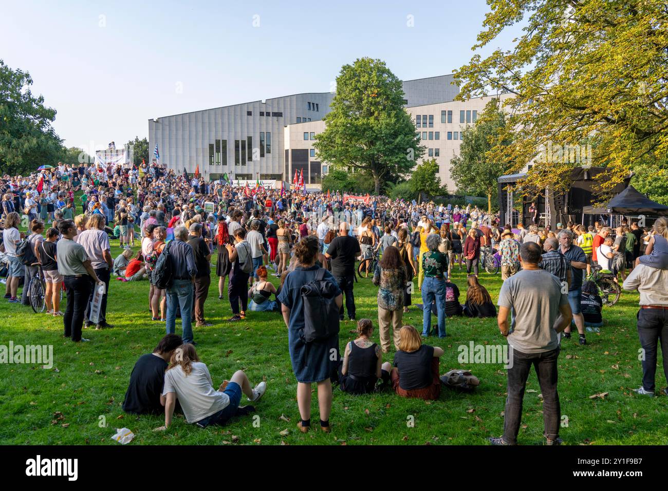Protests against a so-called citizens' dialogue of the AfD in the ...