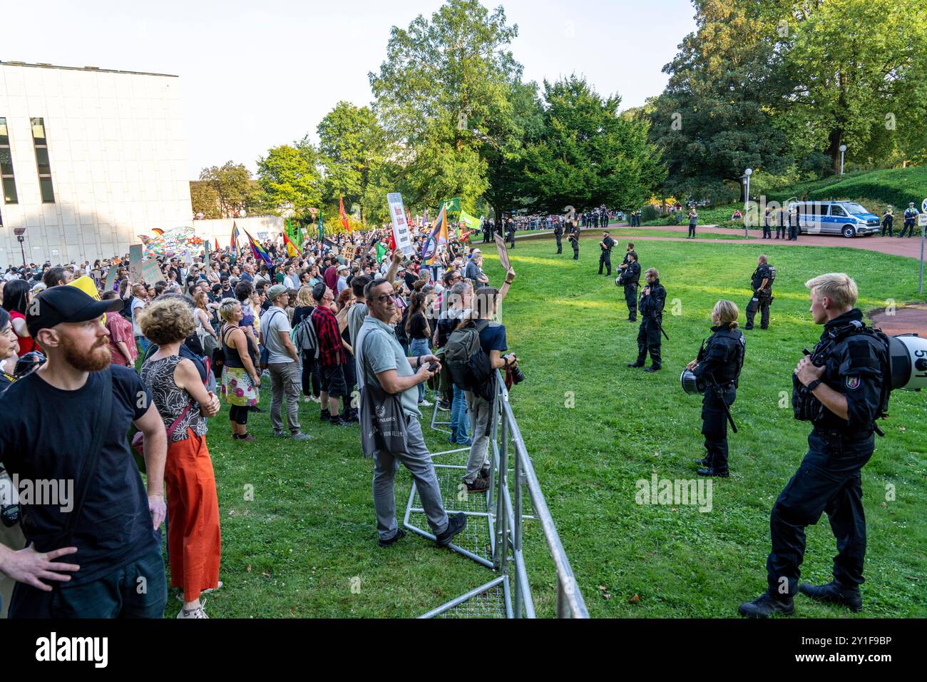 Protests against a so-called citizens' dialogue of the AfD in the ...