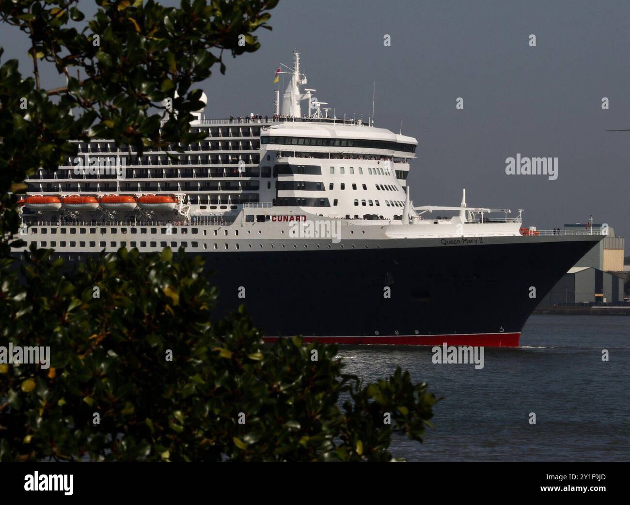 Queen Mary’s 400th Transatlantic voyage Stock Photo - Alamy