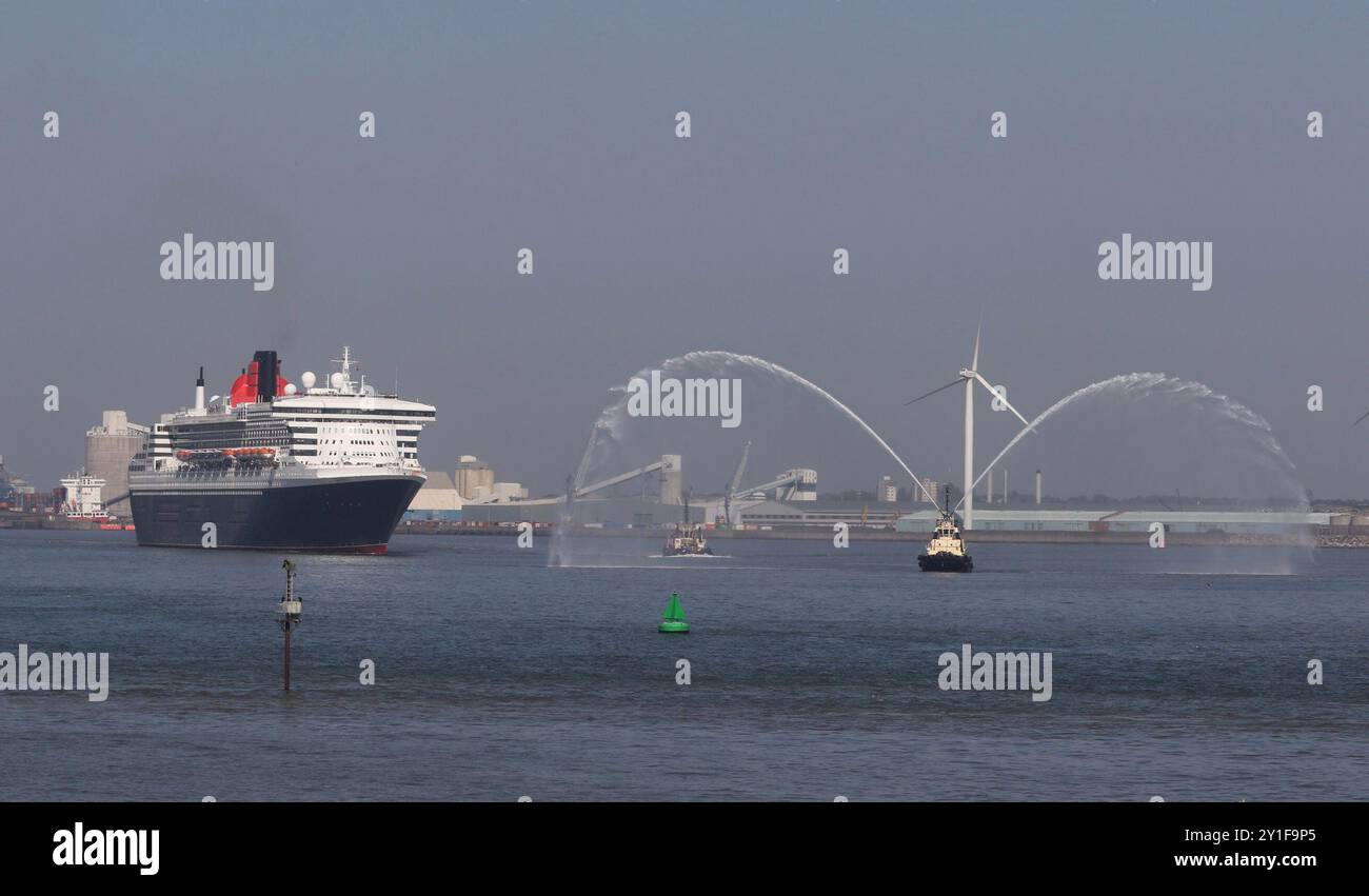 Queen Mary’s 400th Transatlantic voyage Stock Photo - Alamy