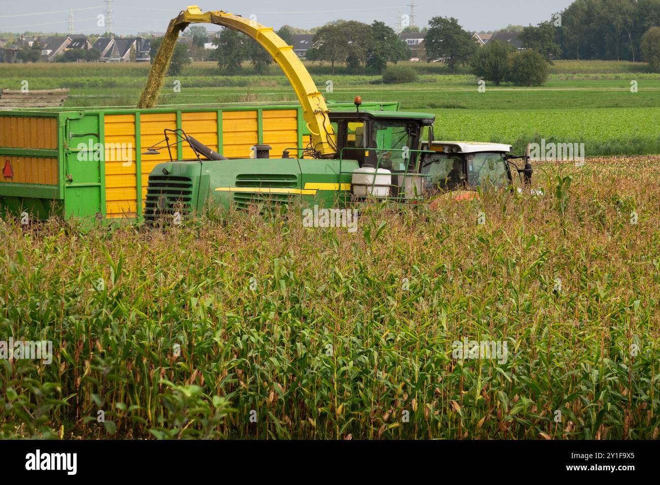 Cooperation of combine harvester and tractor with trailer in harvesting ...