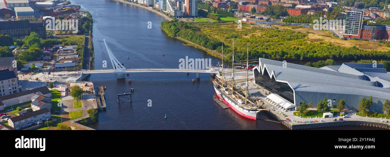 Govan to Partick pedestrian and cycle bridge over the River Clyde in ...