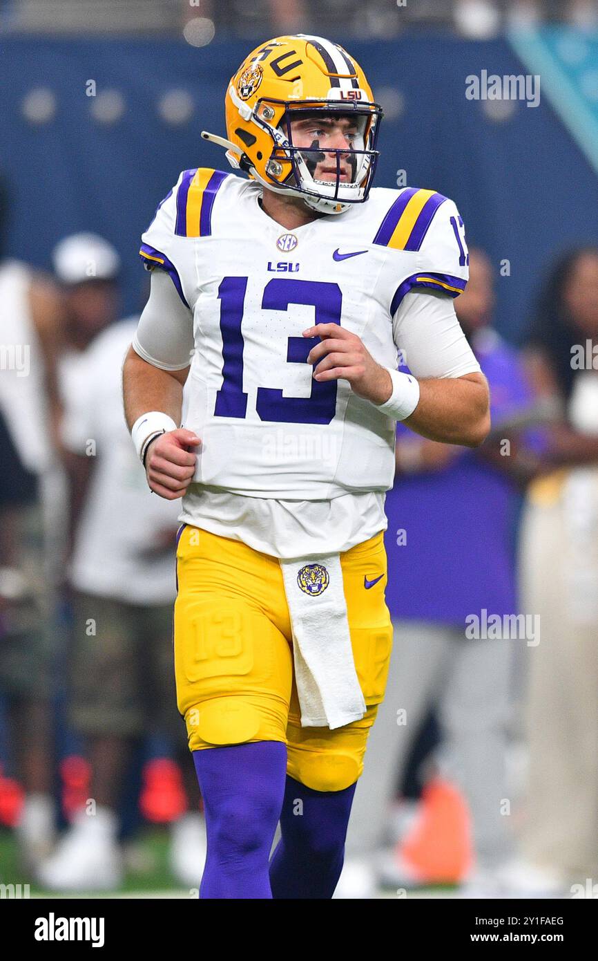 LAS VEGAS, NV - SEPTEMBER 01: LSU Tigers quarterback Garrett Nussmeier ...