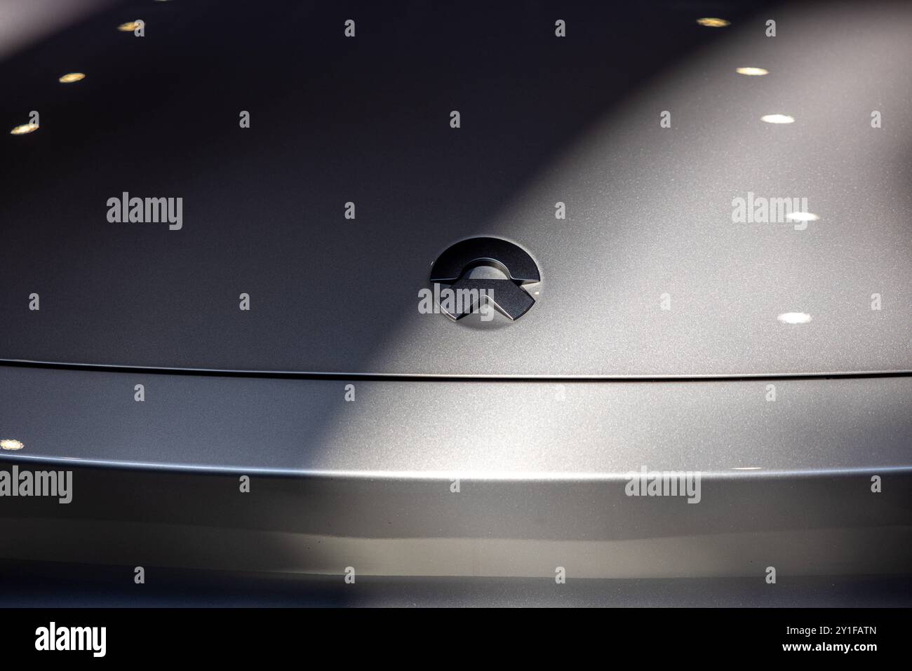 Symbolbild Elektroauto NIO Das Logo des chinesischen Herstellers von ...