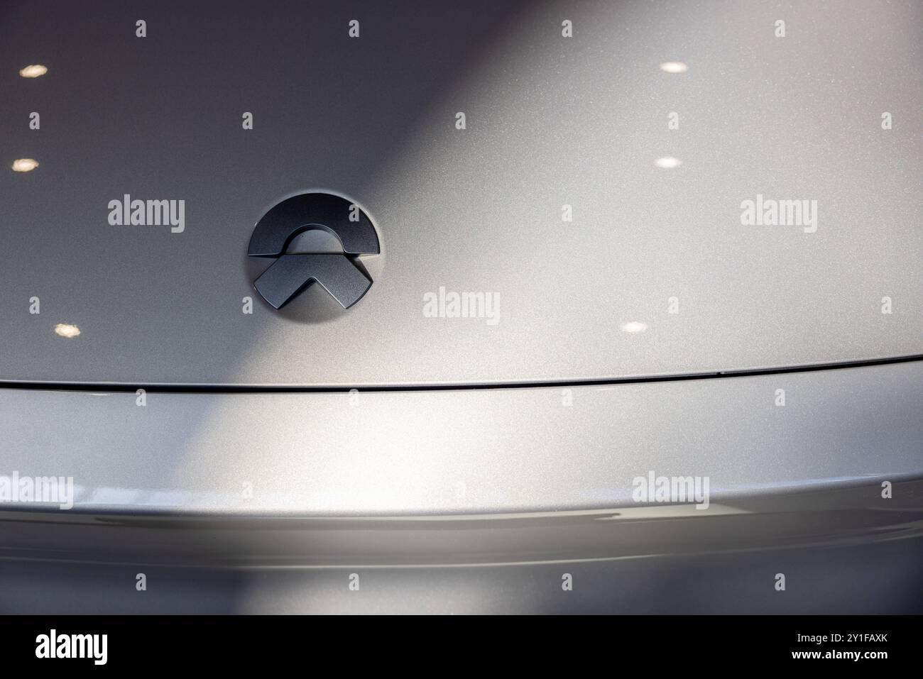 Symbolbild Elektroauto NIO Das Logo des chinesischen Herstellers von ...