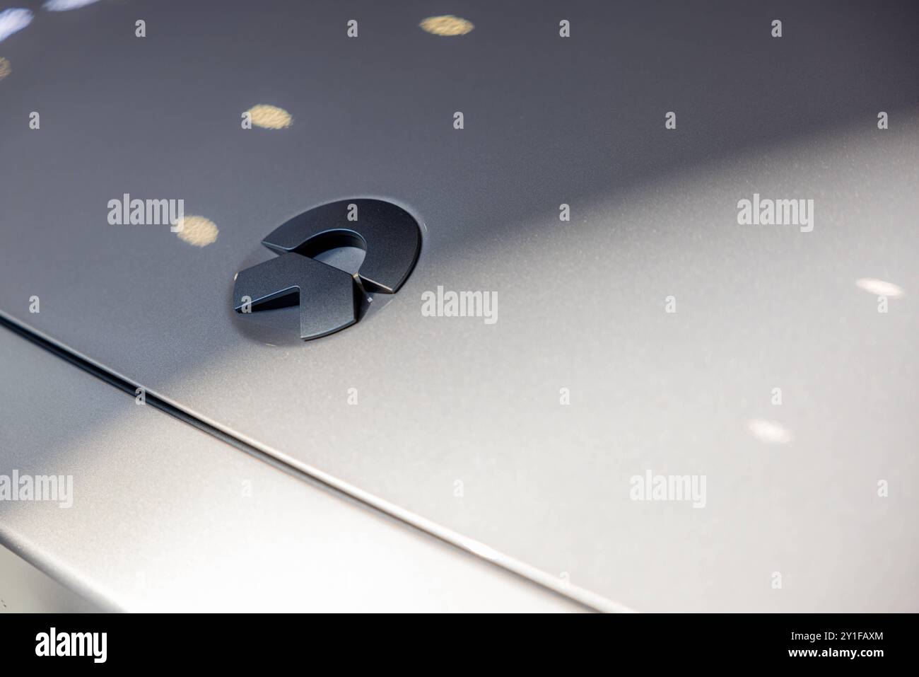 Symbolbild Elektroauto NIO Das Logo des chinesischen Herstellers von ...