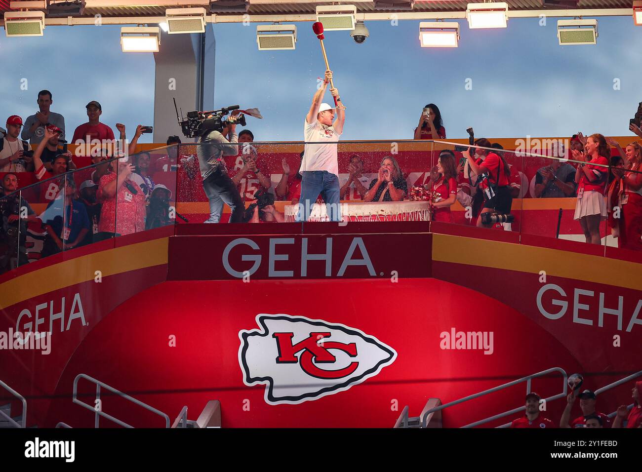 Kansas City, MO, USA. 5th Sep, 2024. Actor Rob Riggle, center, was the ...