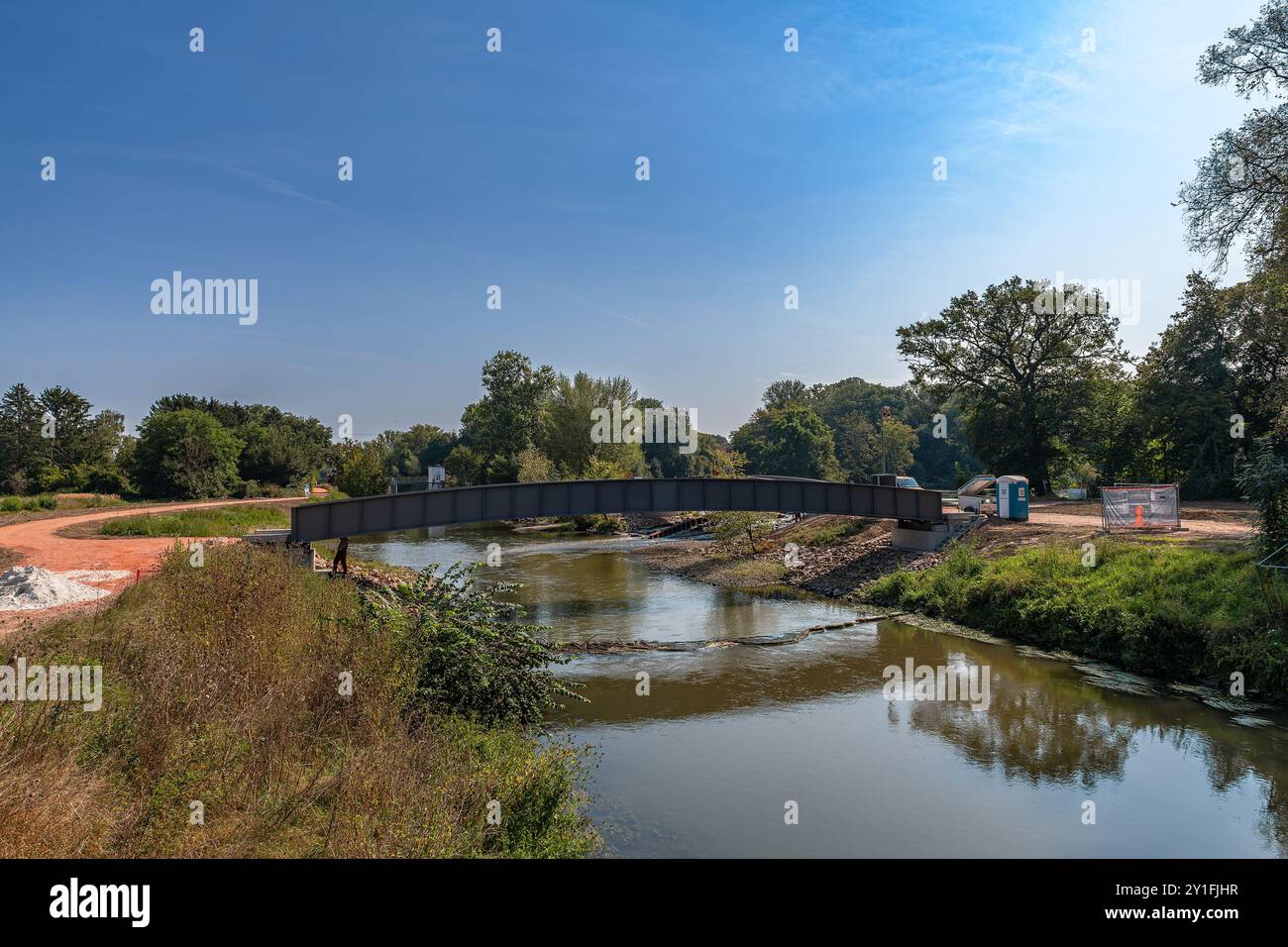 Construction of a new pedestrian bridge over the river Nidda, Frankfurt ...