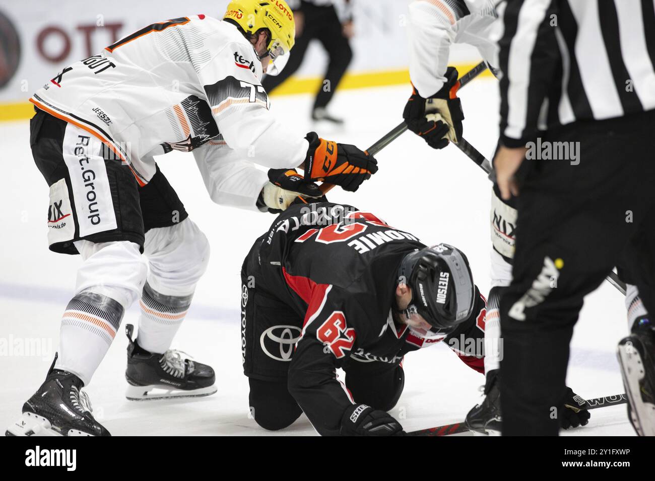Parker Tuomie (Cologne Sharks, #62), Lua Niehus (Loewen Frankfurt, #77 ...