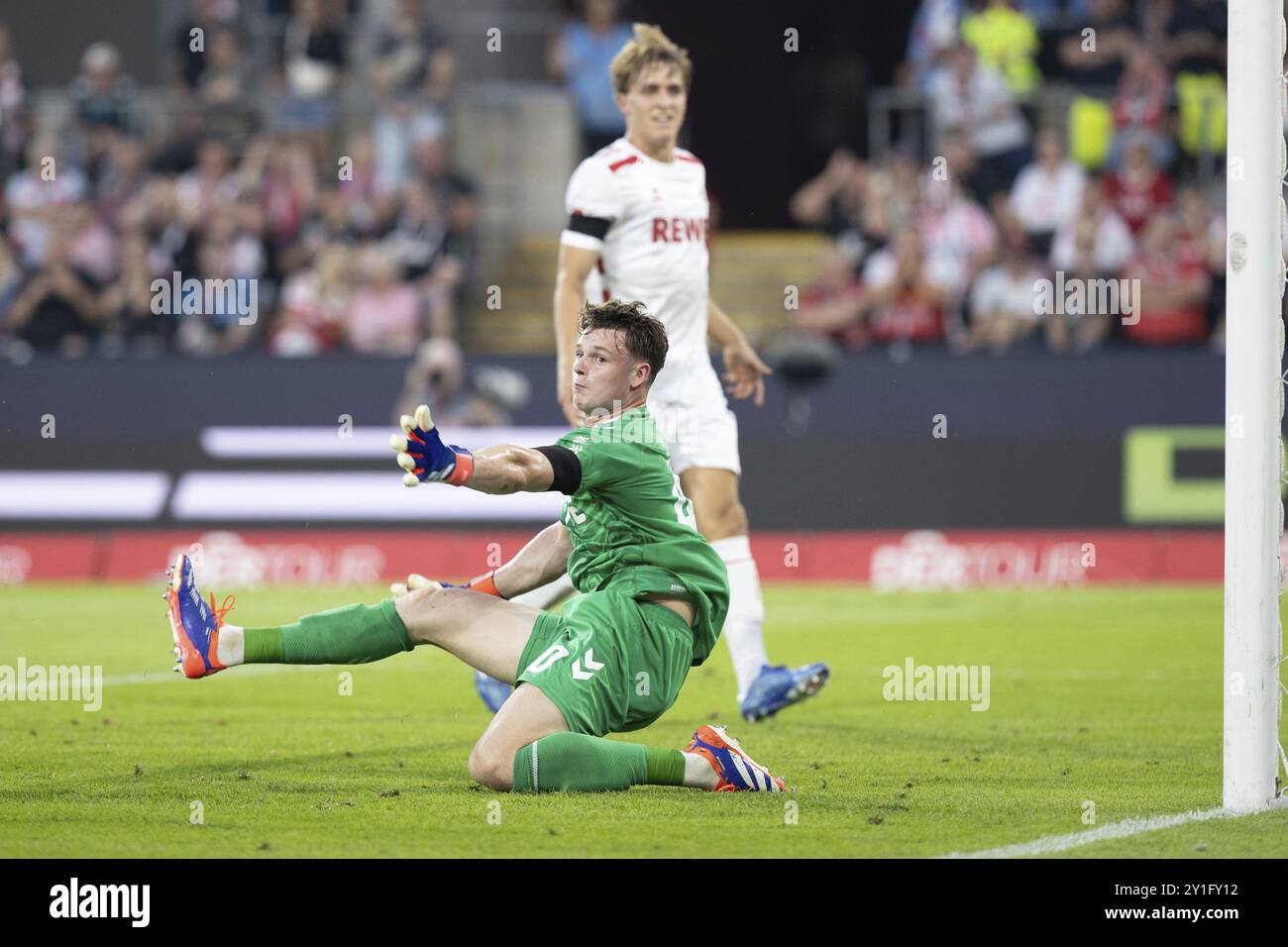 Jonas Urbig (1.FC Koeln, Goalkeeper, #40), 2nd Bundesliga, 1. FC Koeln ...