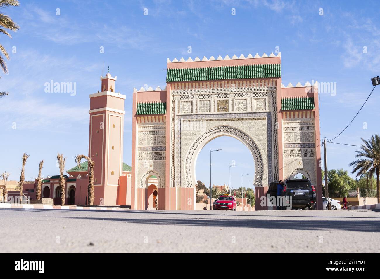 Arch architecture people travel hi-res stock photography and images - Alamy