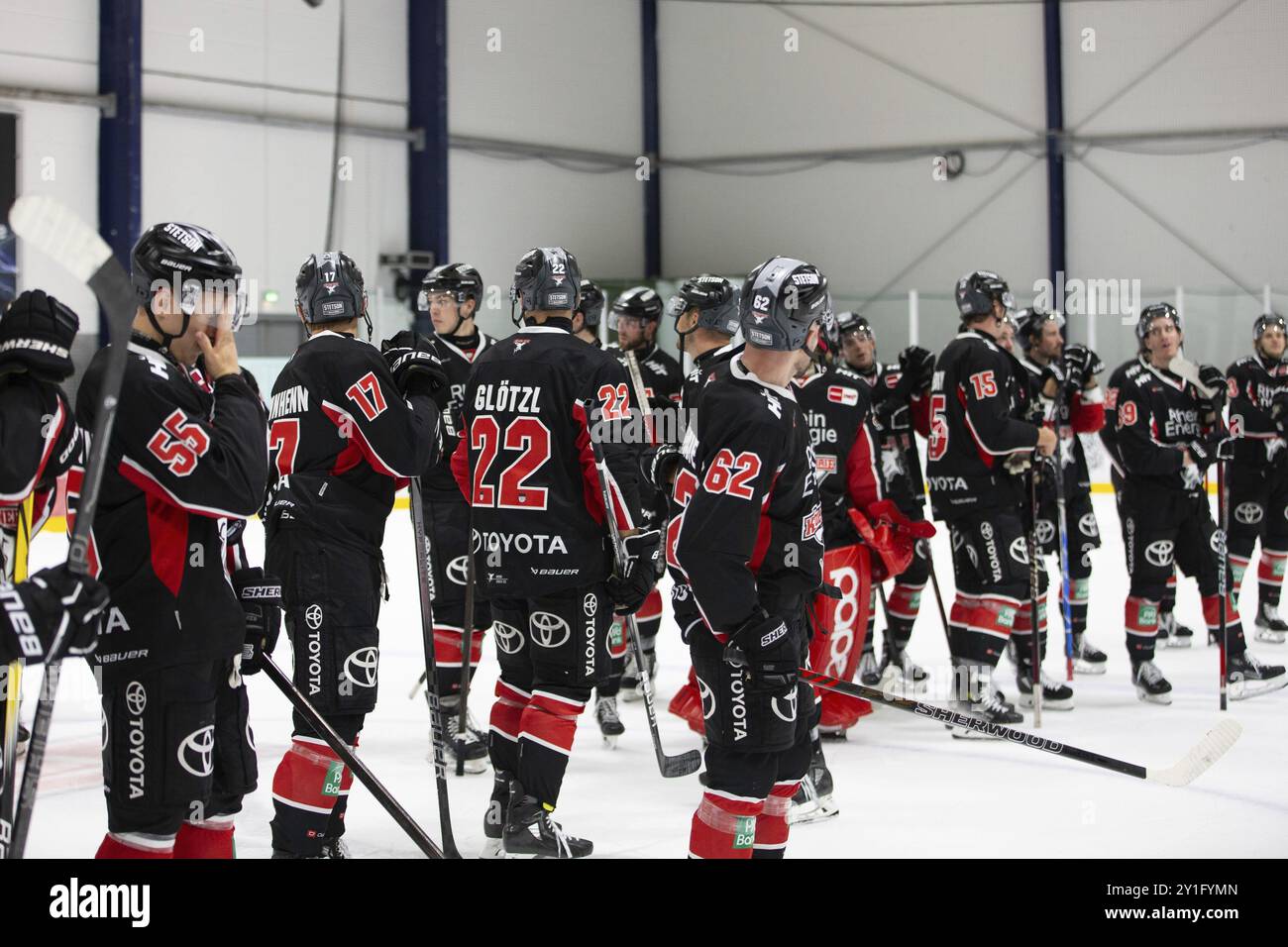Maximilian Gloetzl (Cologne Sharks, #22), Parker Tuomie (Cologne Sharks ...