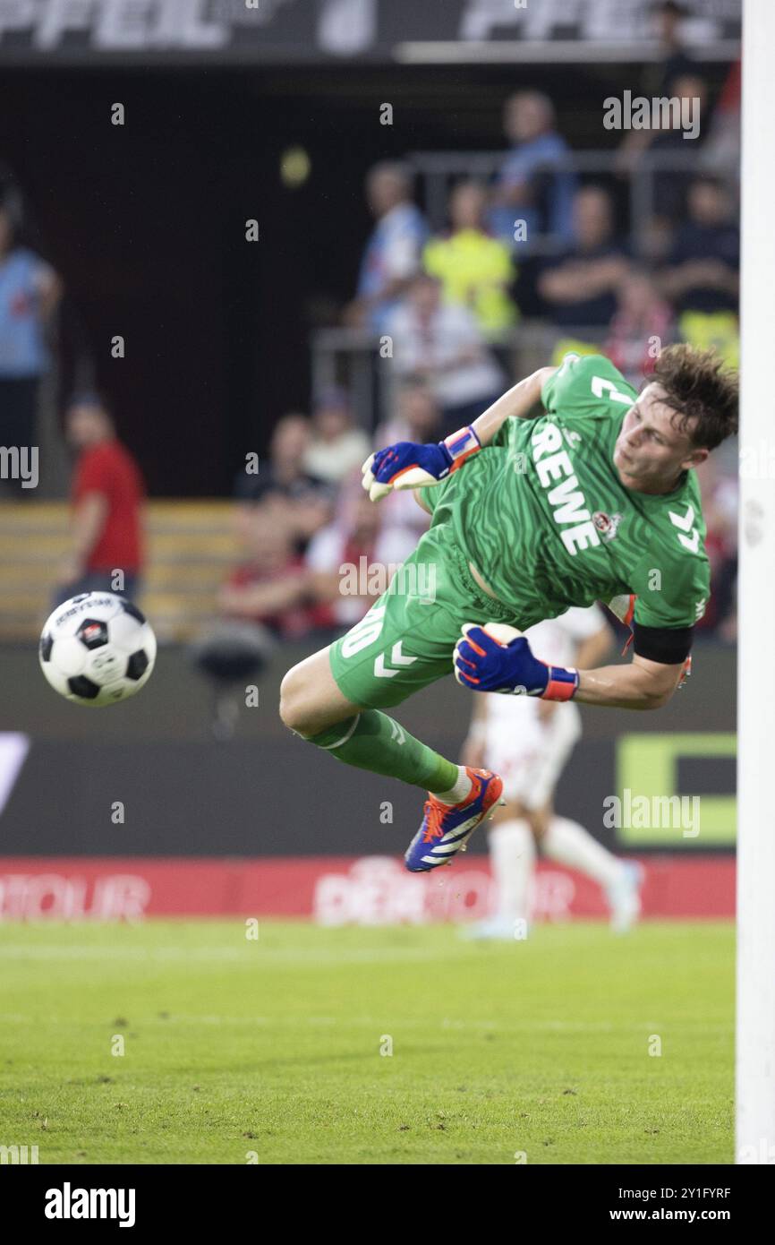 Jonas Urbig (1.FC Koeln, Goalkeeper, #40), 2nd Bundesliga, 1. FC Koeln ...