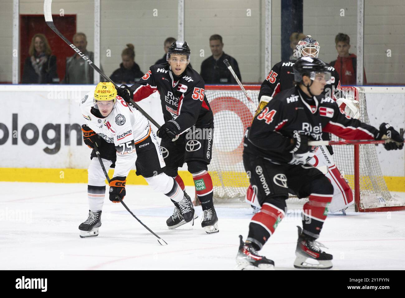 Edwin Tropmann (Cologne Sharks, #68), Julian Napravnik (Loewen ...