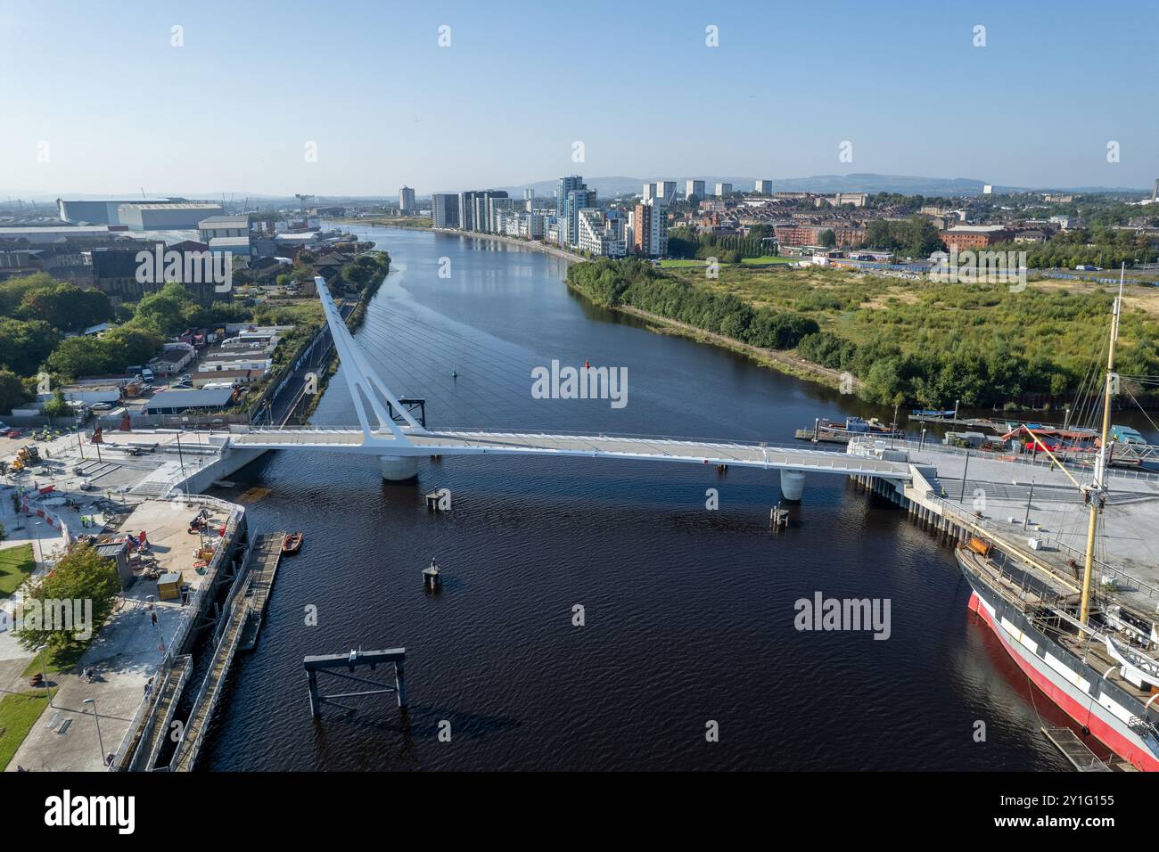 The Govan Partick bridge connecting Waterrow to Pointhouse Quay in ...