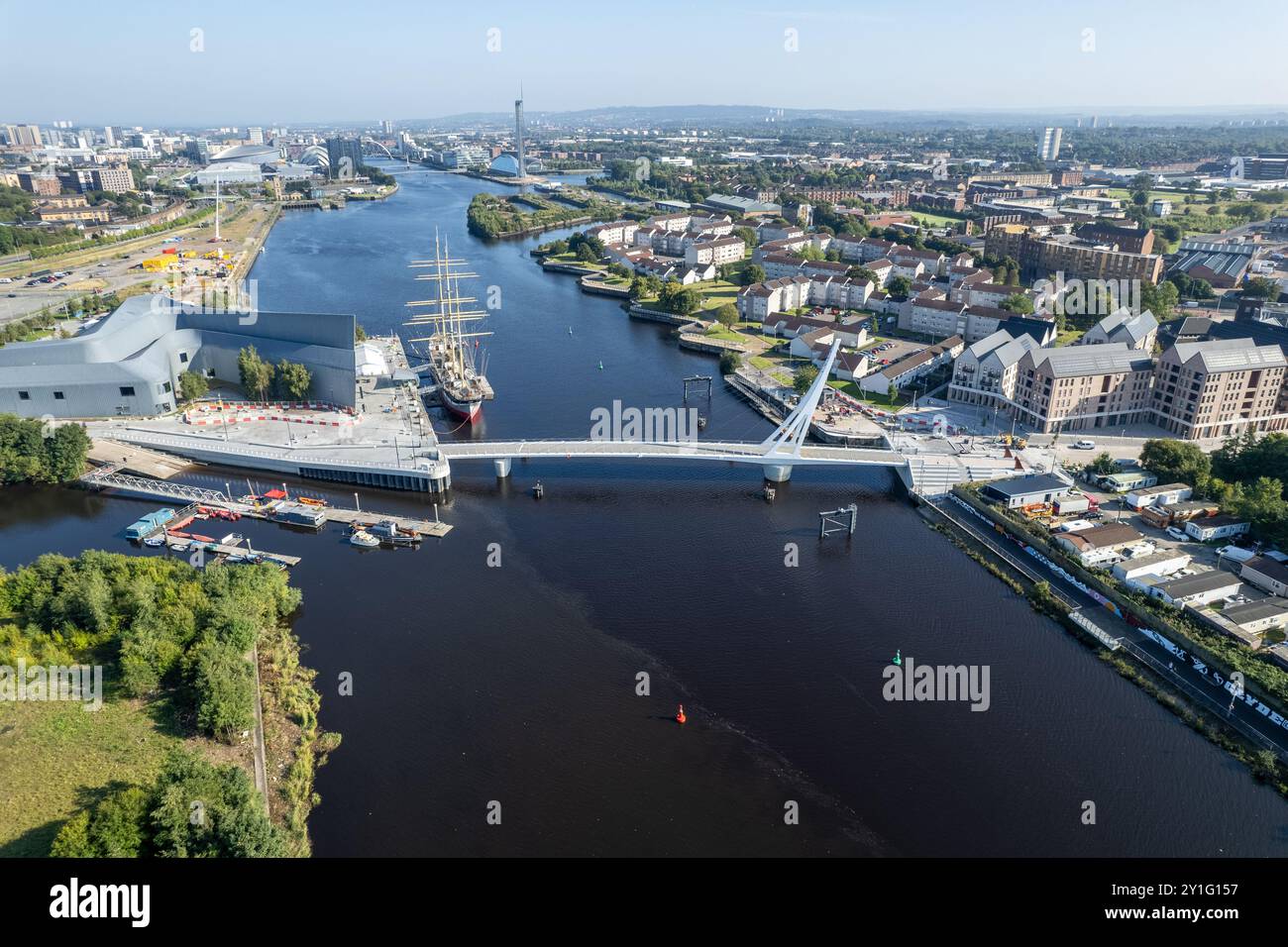 The Govan Partick bridge connecting Waterrow to Pointhouse Quay in ...