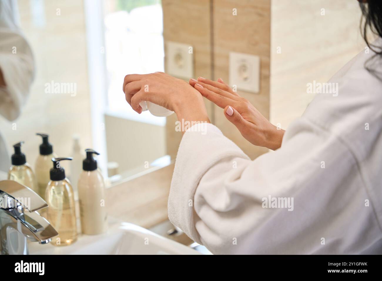 Putting self in the middle hi-res stock photography and images - Alamy