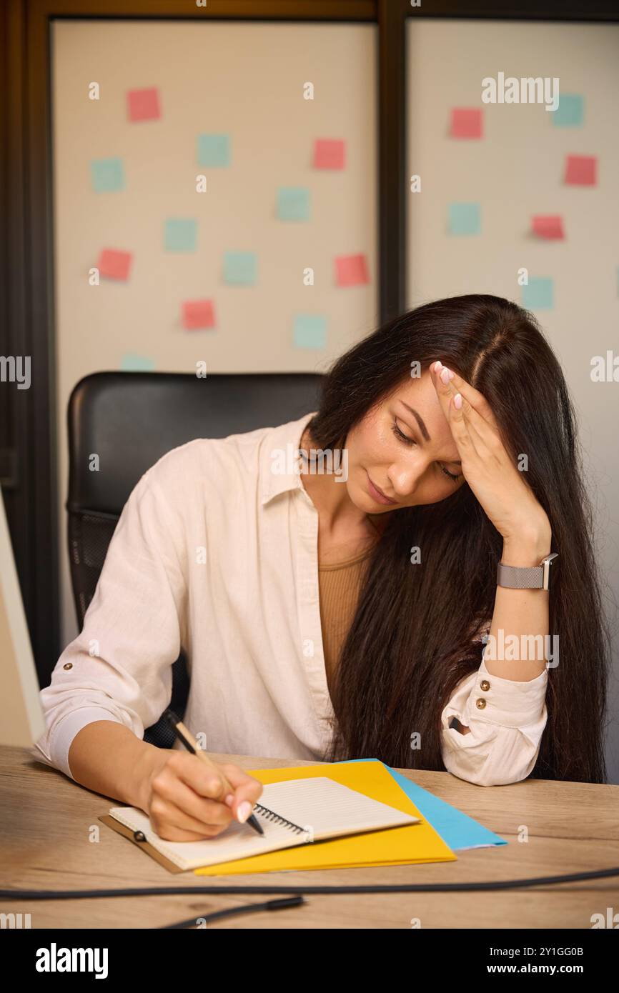 Woman at her workplace in a modern coworking space Stock Photo - Alamy