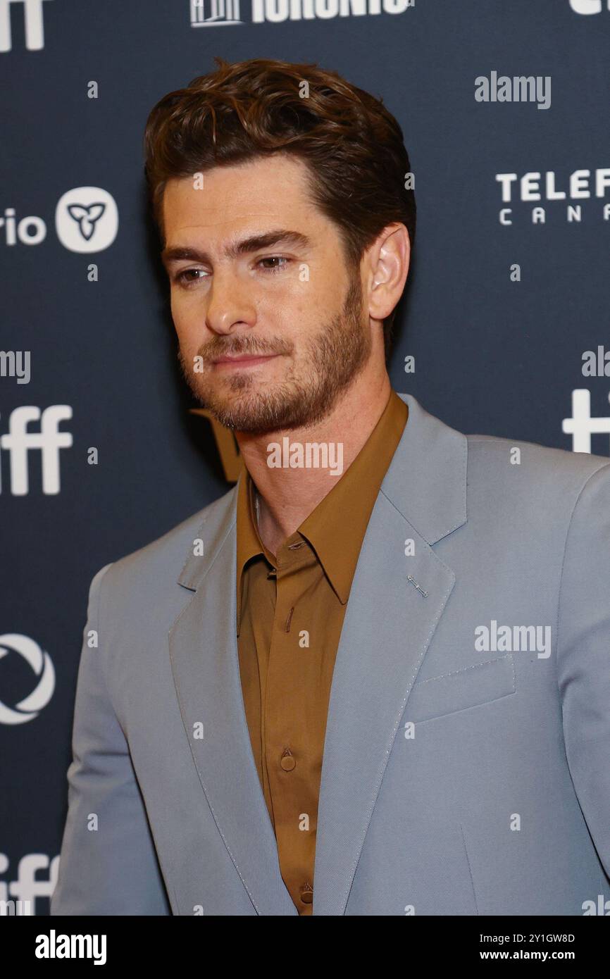 We live in time andrew garfield hi-res stock photography and images - Alamy
