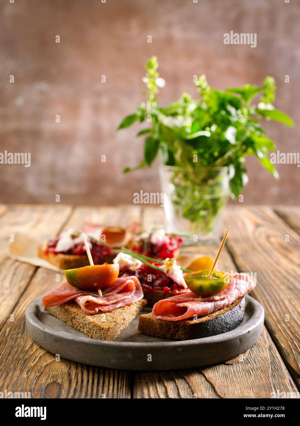 Italian prosciutto jamon leg served hi-res stock photography and images ...