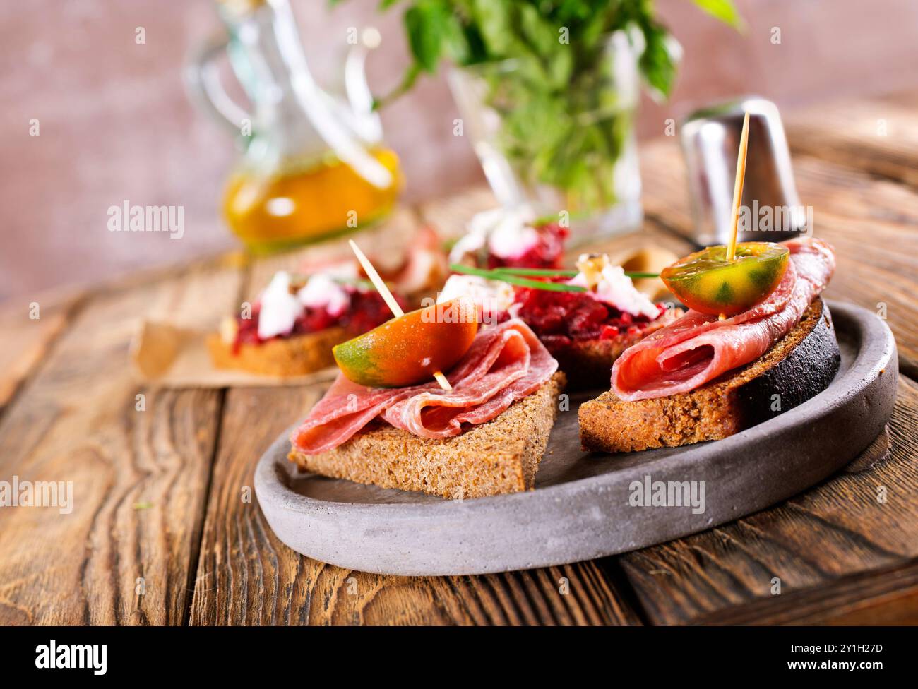 Italian prosciutto jamon leg served hi-res stock photography and images ...