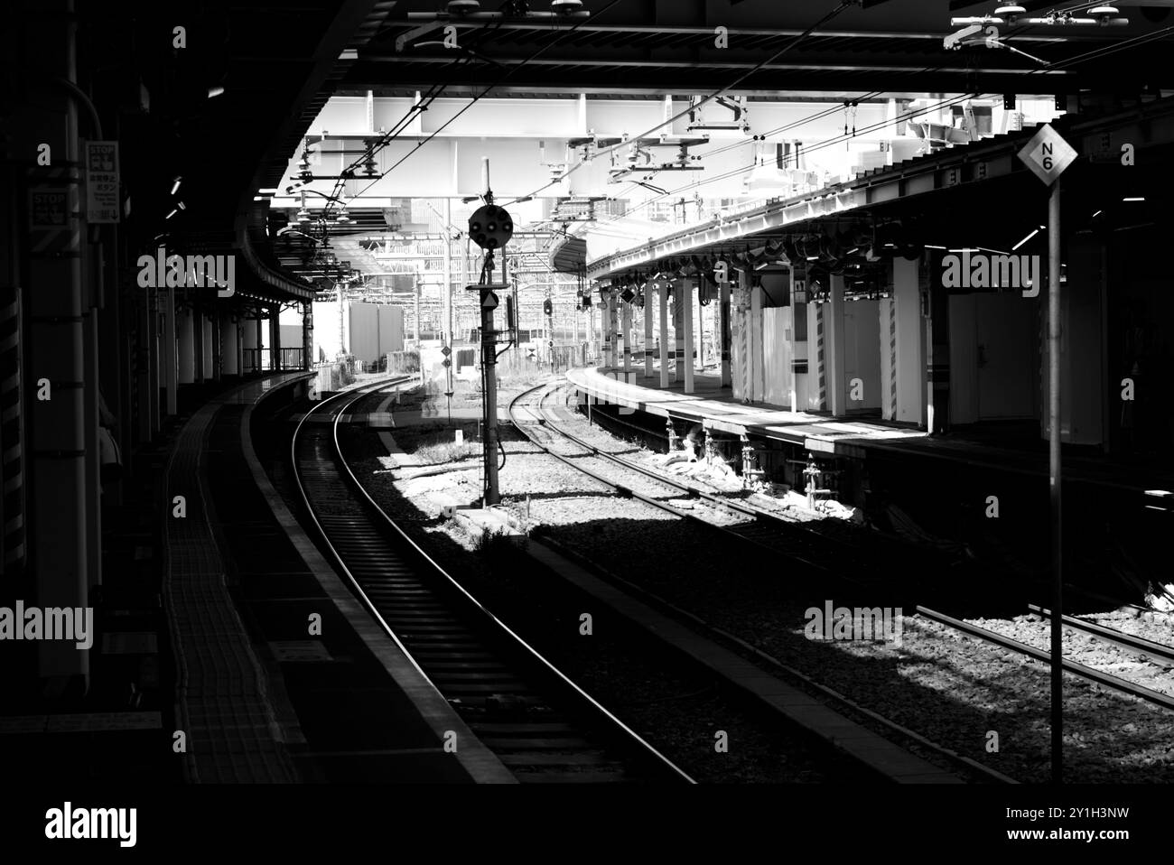 Train tracks boarding platform hi-res stock photography and images - Alamy