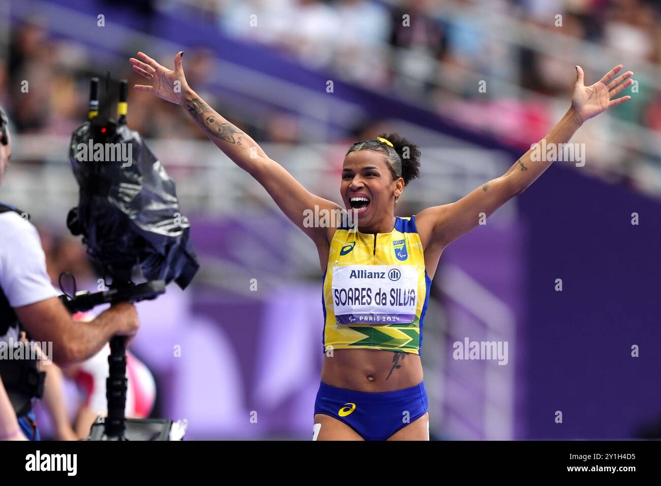 Brazil's Rayane Soares de Silva celebrates after winning the Women's ...