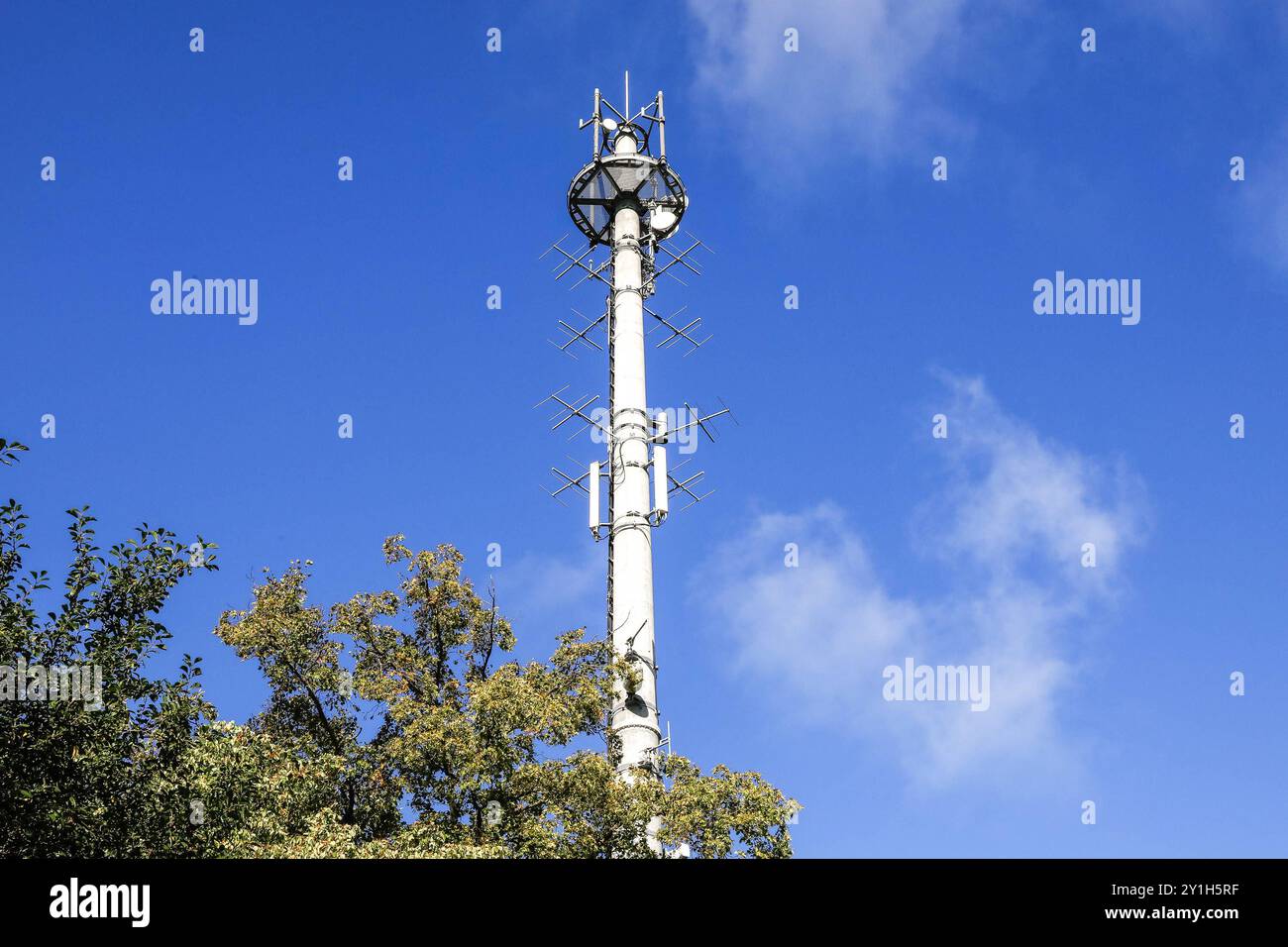 Mobilfunkturm hi-res stock photography and images - Alamy