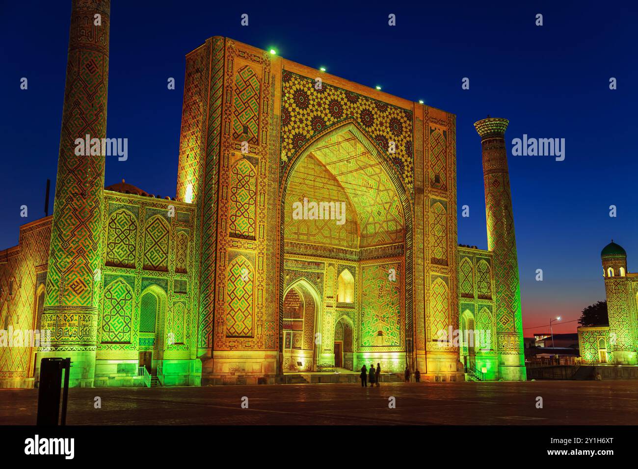 Registan Square in night illumination. Fairytale Arabian night ...