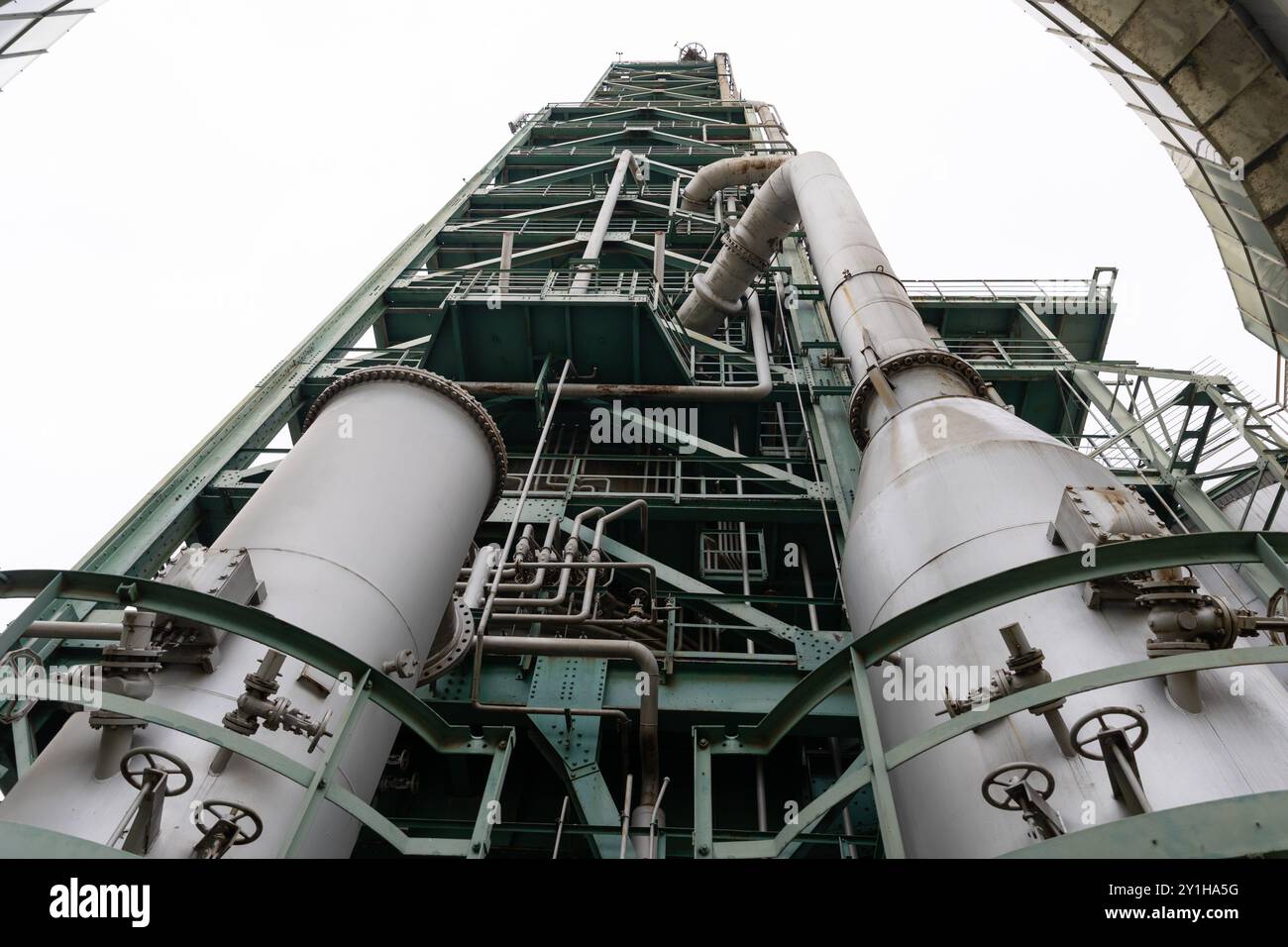 A tower for oil and gas refining Stock Photo - Alamy