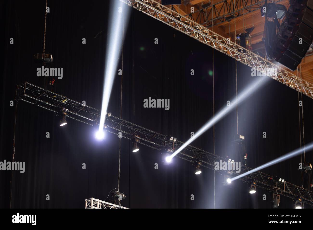 Suspended spotlights on structures under the ceiling Stock Photo - Alamy