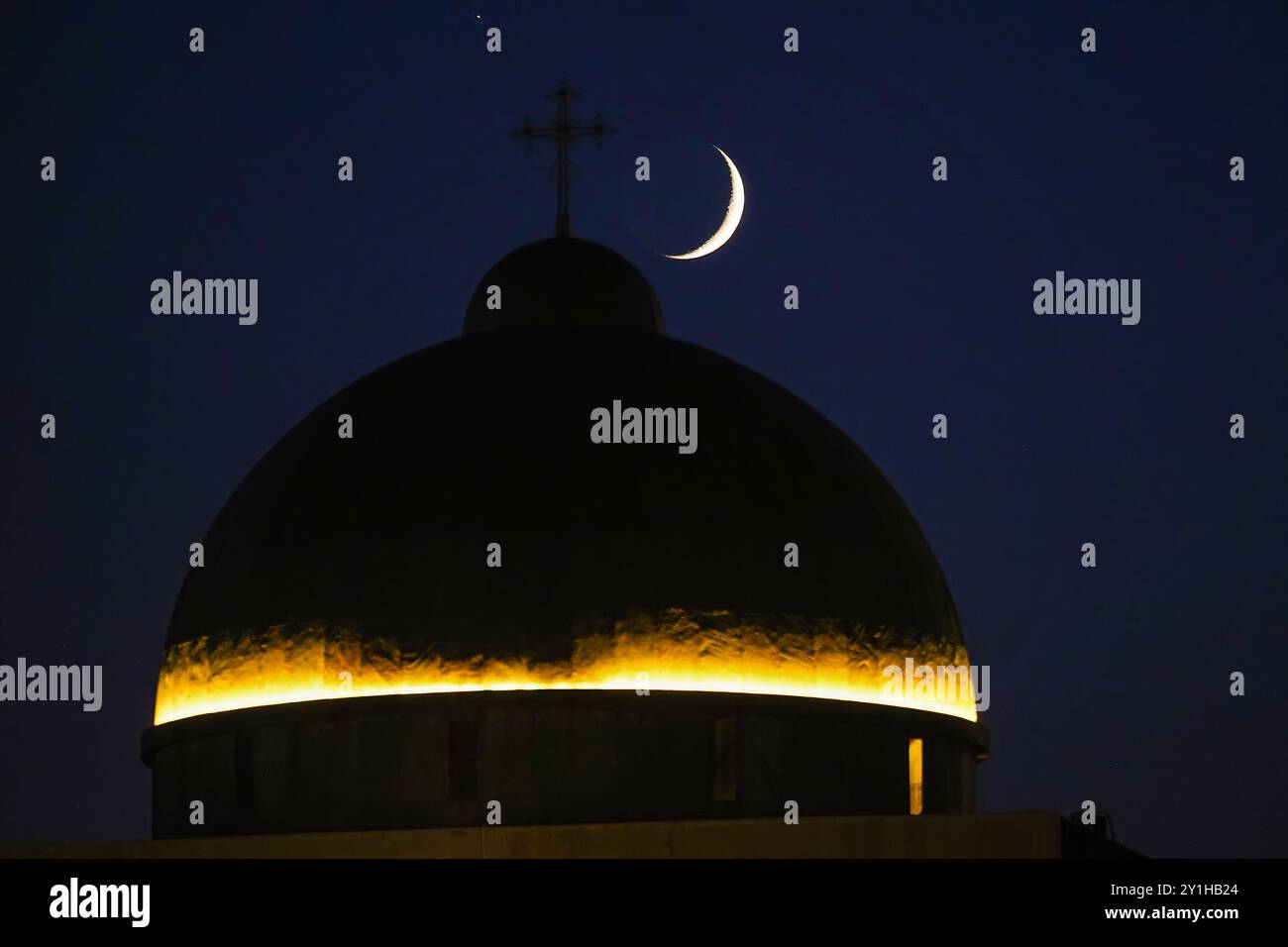 Dohuk, Iraq. 06th Sep, 2024. A view of the crescent moon rising behind ...