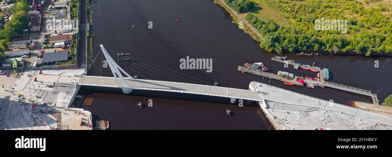 Govan to Partick pedestrian and cycle bridge over the River Clyde in ...