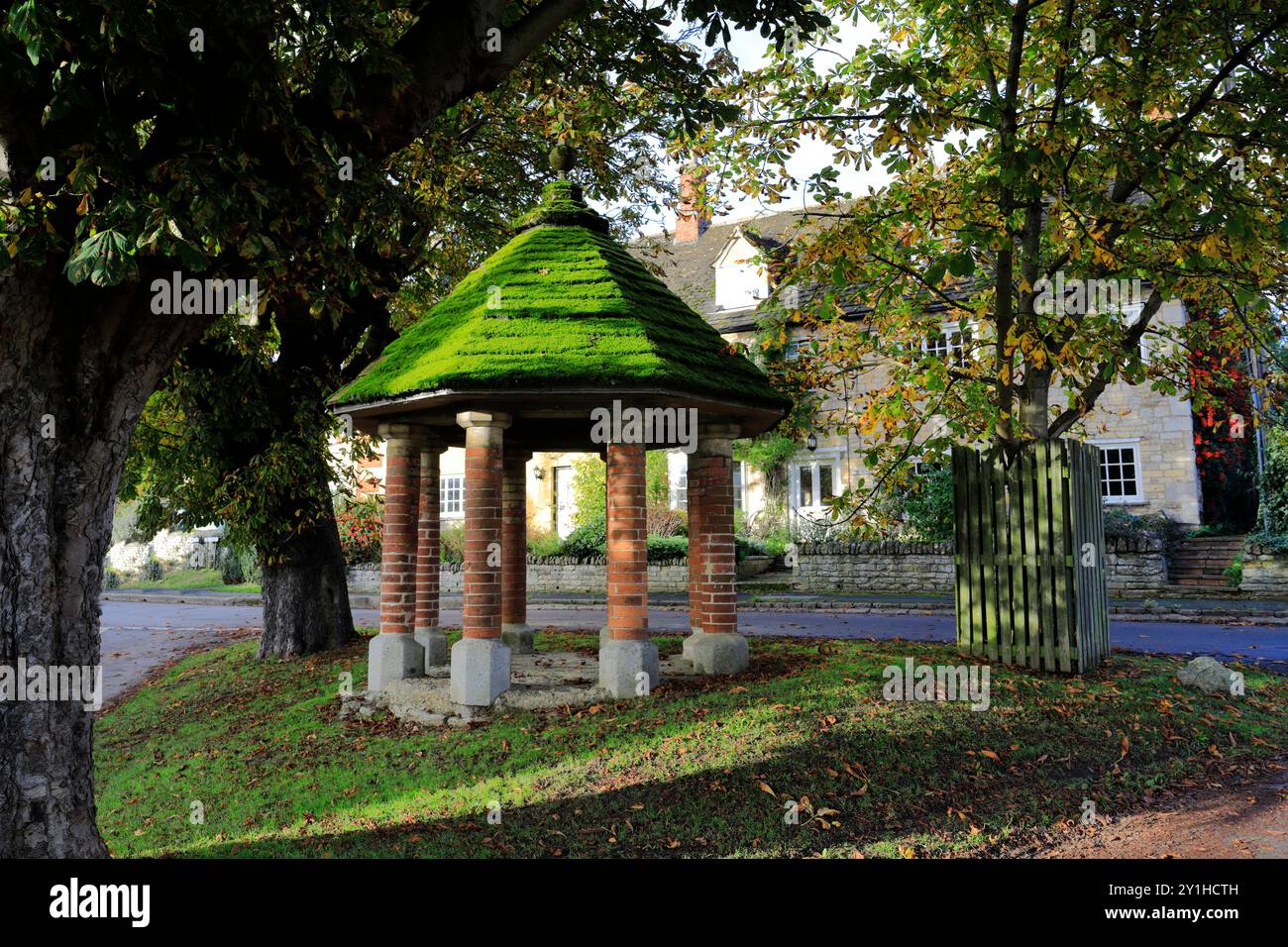 Autumn, the Old Pump House, Exton village, Rutland County, England, UK ...