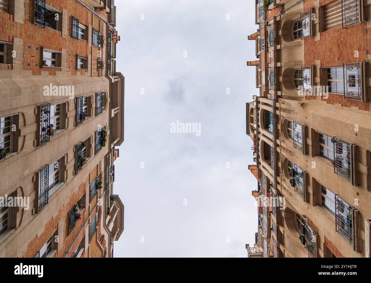 Old city facades paris hi-res stock photography and images - Alamy