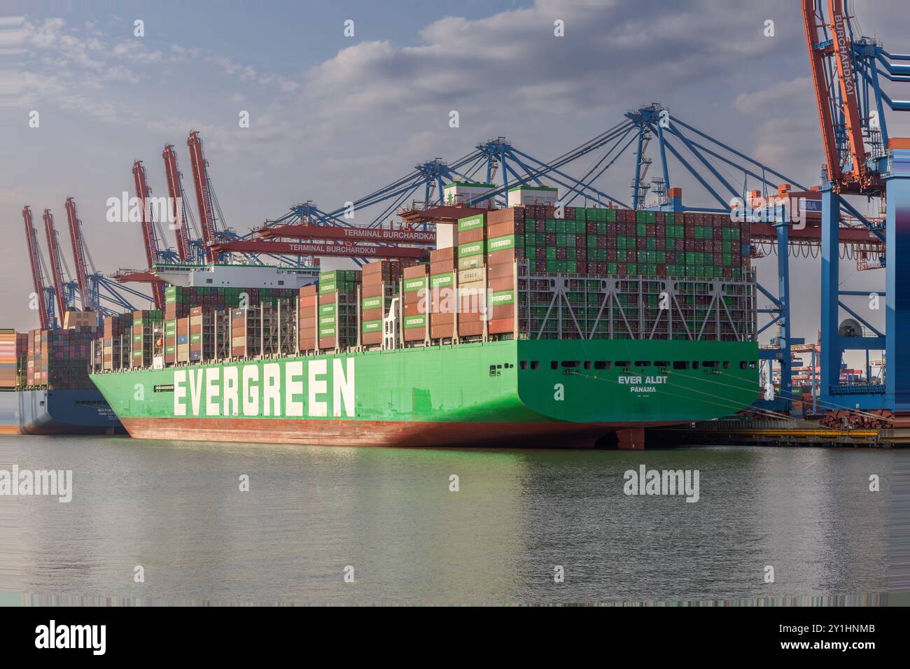 Evergreen container terminal hi-res stock photography and images - Alamy