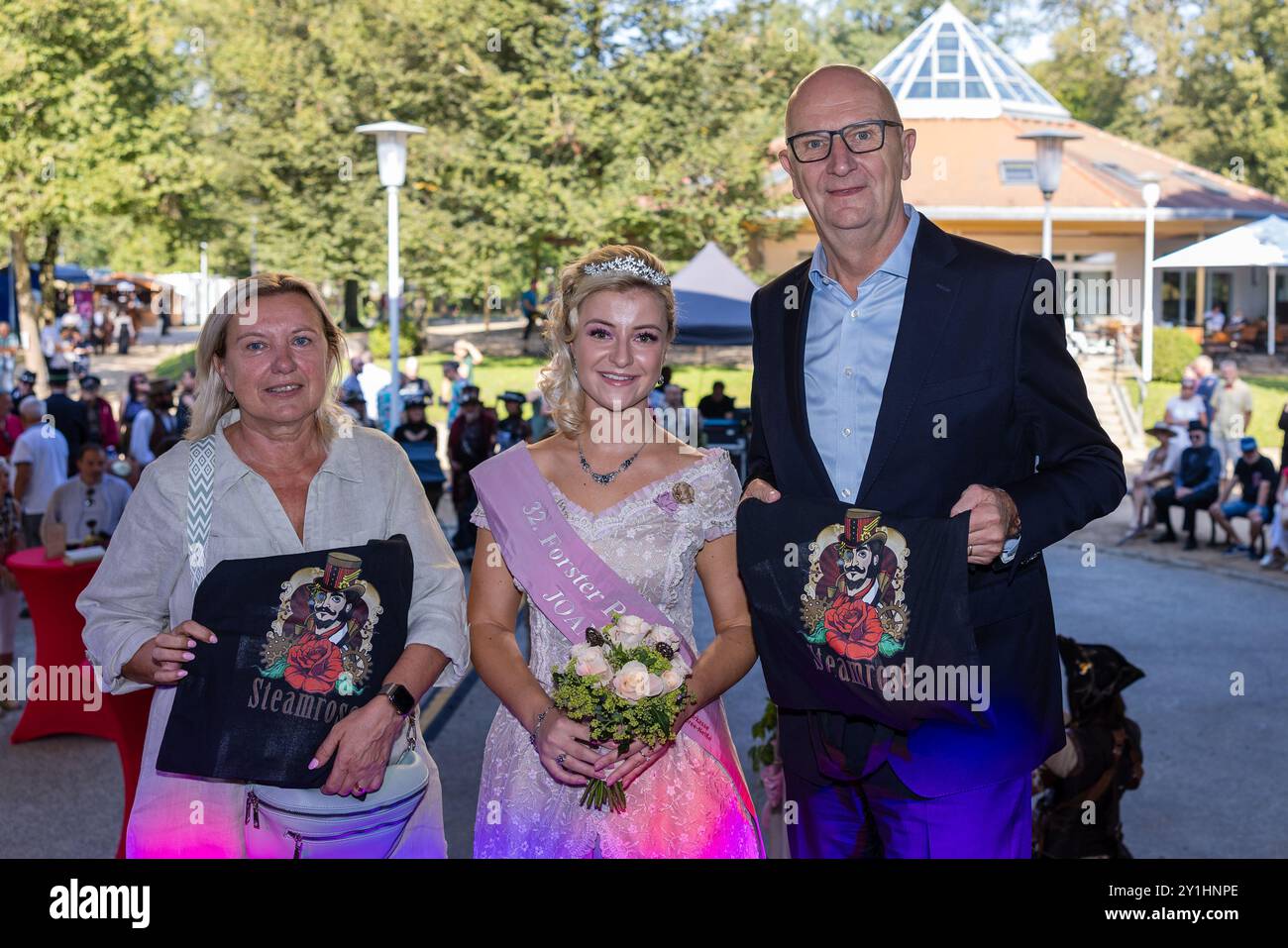 07 September 2024, Brandenubrg, Forst (Lausitz): Simone Taubeneck (l-r ...