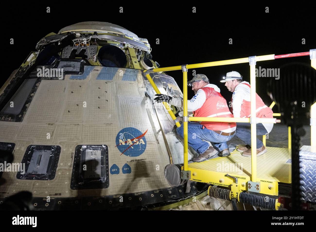 Boeing work crew hi-res stock photography and images - Alamy