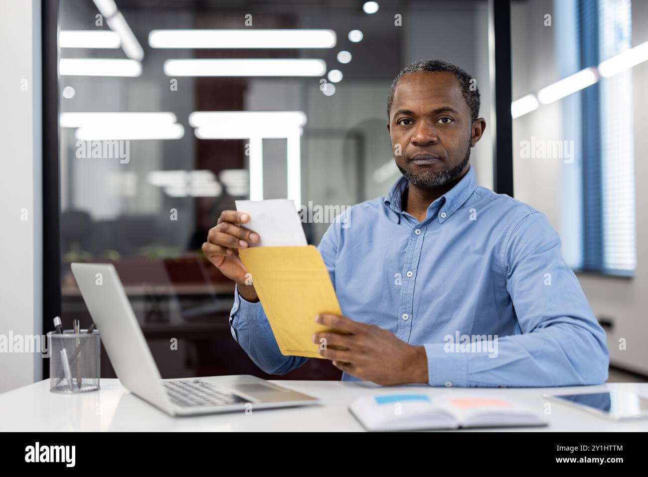 Workspace efficiency hi-res stock photography and images - Alamy