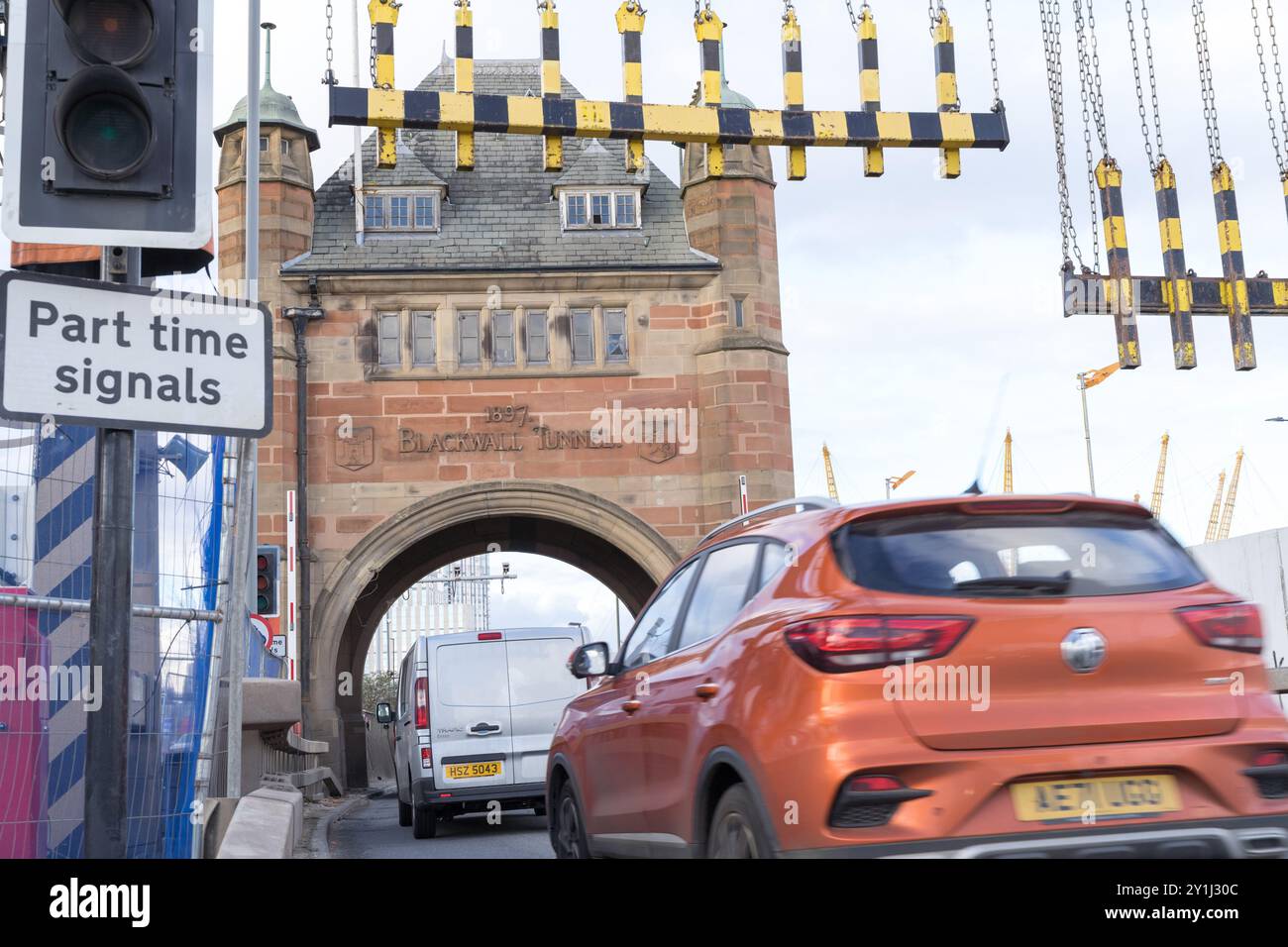 Height restriction frame hi-res stock photography and images - Alamy