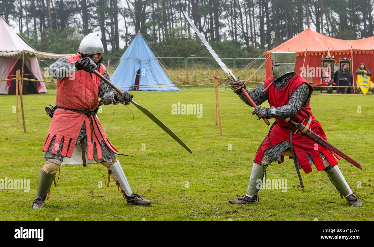 Two people dressed as knights hi-res stock photography and images - Alamy